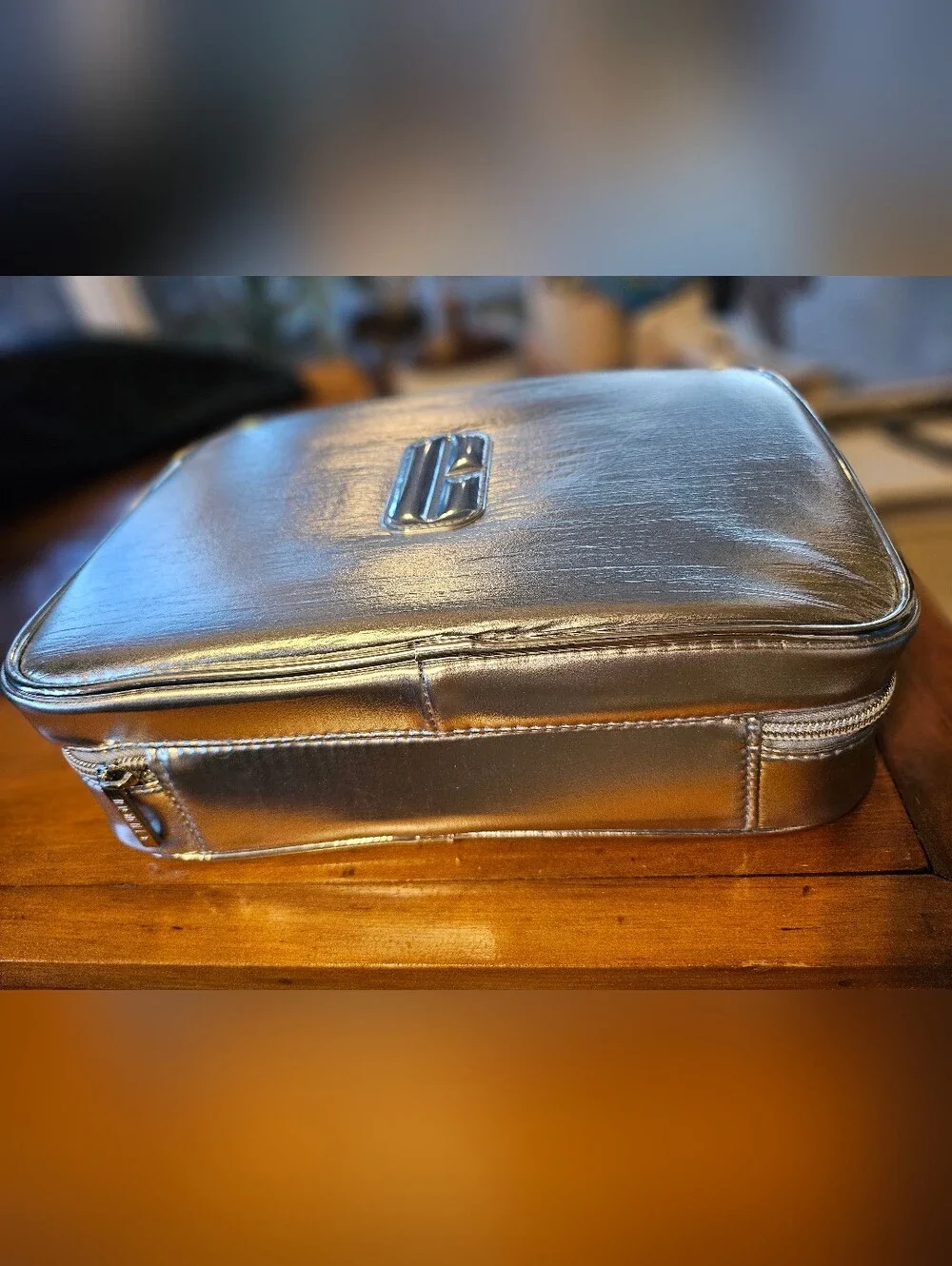 Clinique | Bags | New Clinique Glow On The Go Silver And Green Lining ...